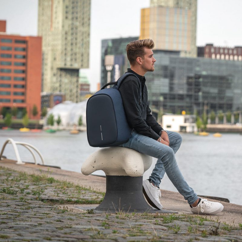 תיק Bobby Hero Regular נגד גניבות - להסתובב עם תיק על הגב בראש שקט!